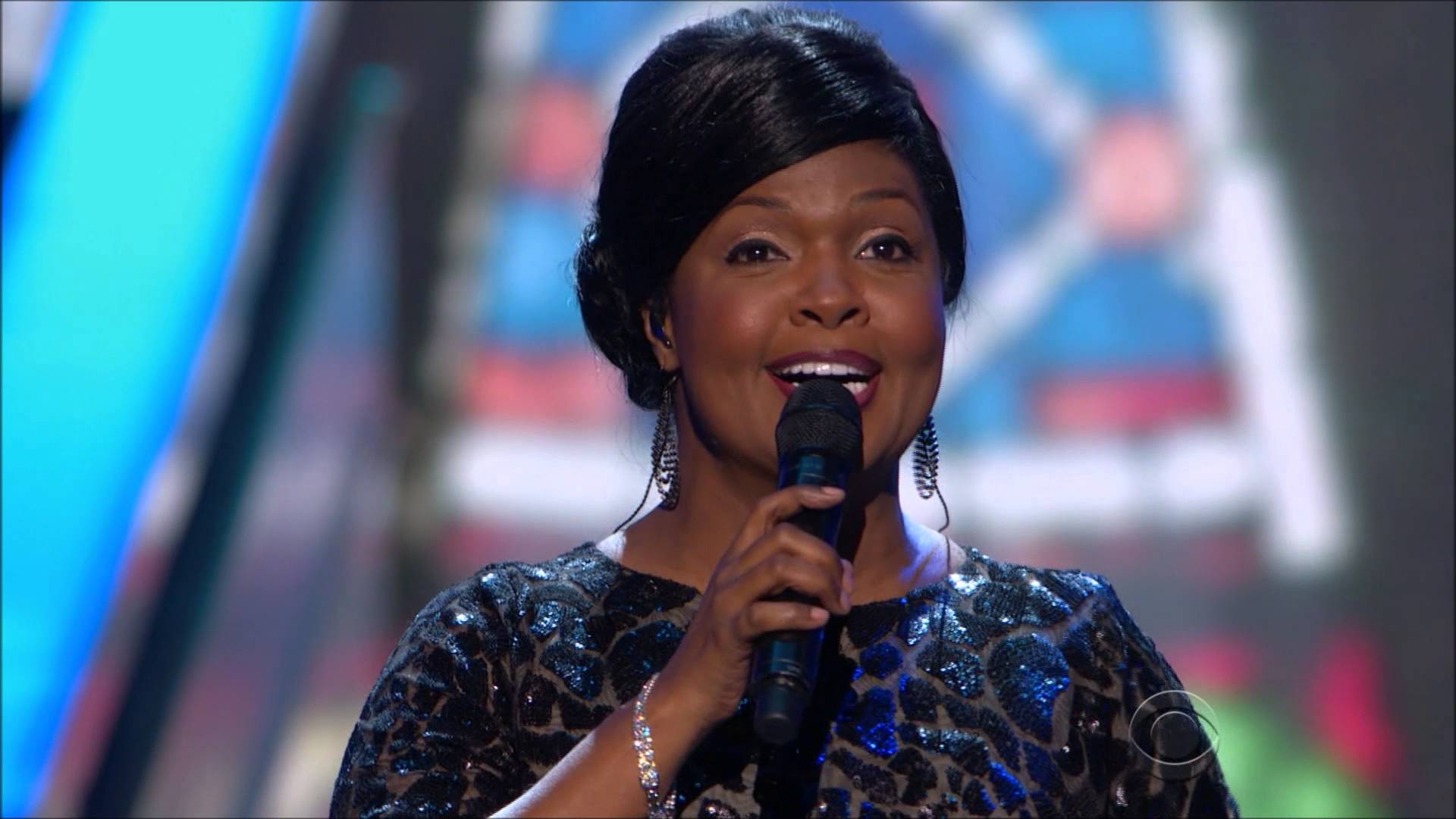 Praise - Cece Winans on DStv Channel 343